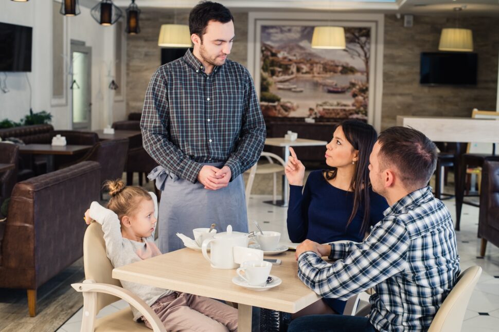 How to Deal with Rude Customers in a Restaurant - GloriaFood ...